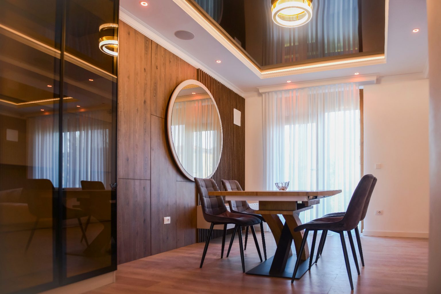 Casa insiruita - ESQ Village